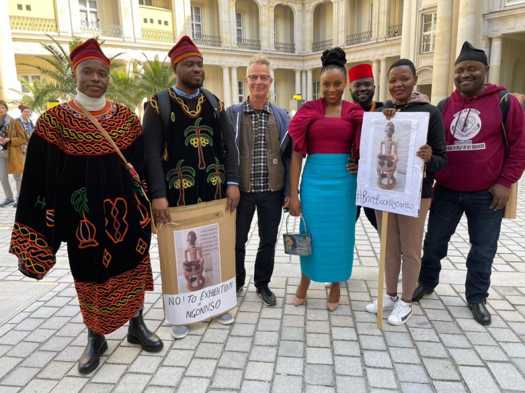 Raubkunst aus Kamerun – Die Ngonnso-Statue - BlaxMag